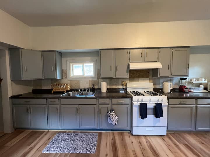 Spacious 4br 2bath. Home Near Downtown - Syracuse, NY