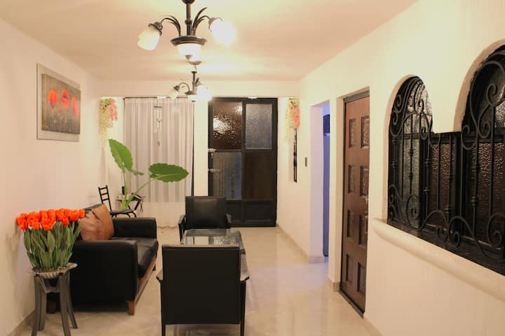 Casa Hotel Jl 5 Hab Cerca De Poliforum Y Central - León