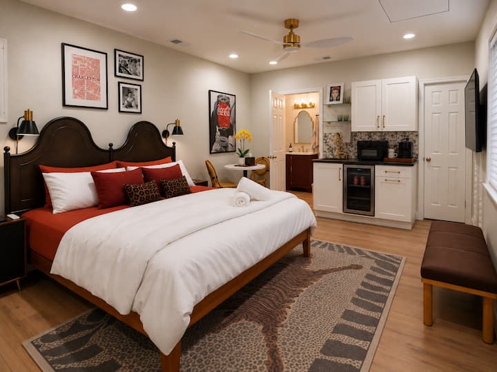 The Gilded Fox | Eclectic Studio With Ev Charger - North Charleston, SC