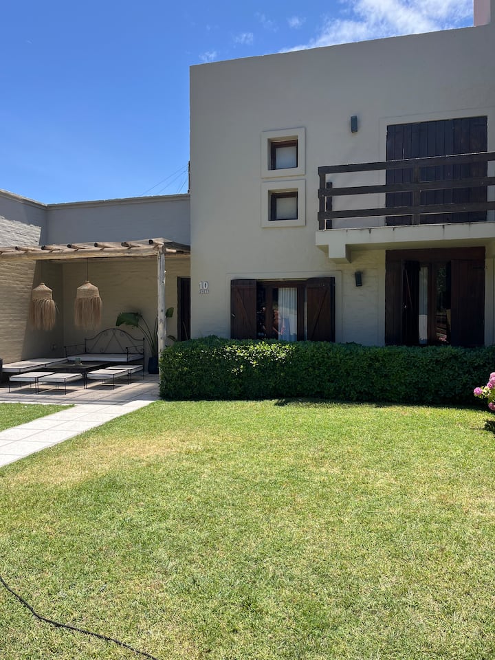 Casa Para 6 Personas. Parque Miguel Lillo - Necochea