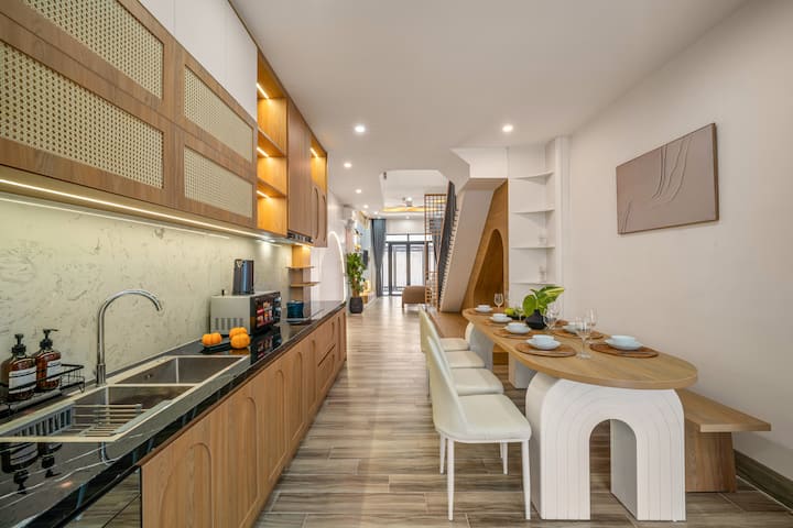 한국인호스트/신축풀빌라/6bedroom/미케비치도보8분/다낭중심/공항무료픽업/호텔침구 - Đà Nẵng