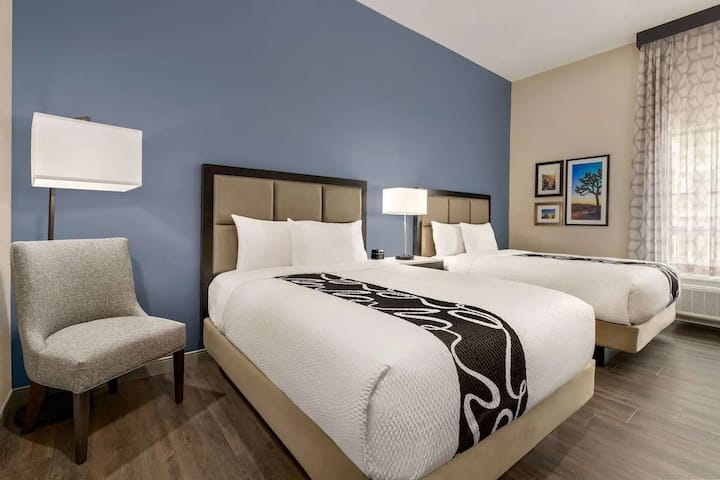 La Quinta San Bernardino | 2 Queens | Indoor Pool - San Bernardino, CA