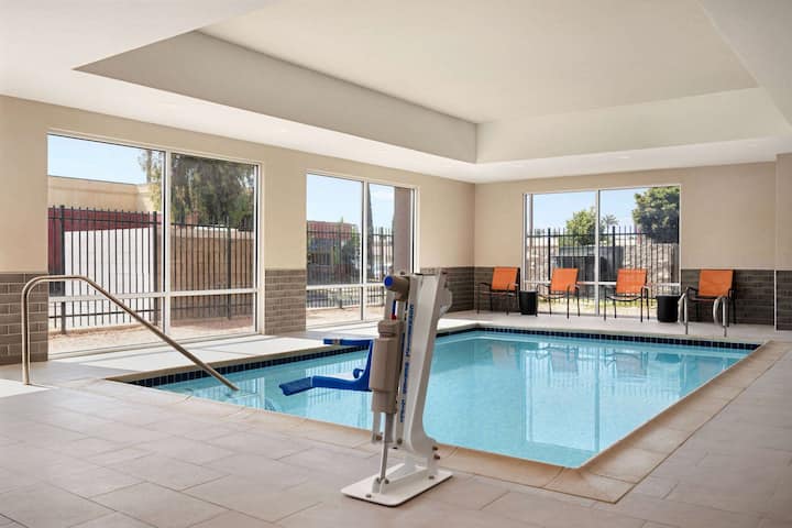 La Quinta San Bernardino | King | Free Parking - San Bernardino, CA
