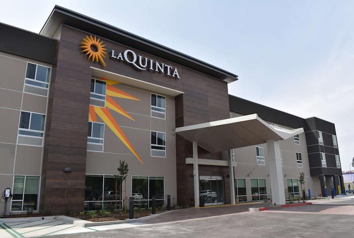 La Quinta San Bernardino | King | Indoor Pool - San Bernardino, CA