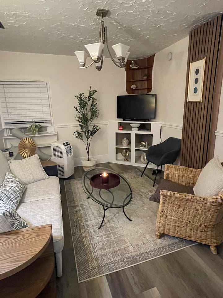 Cozy Portland Retreat | Near Maine Med & Old Port - Portland, ME