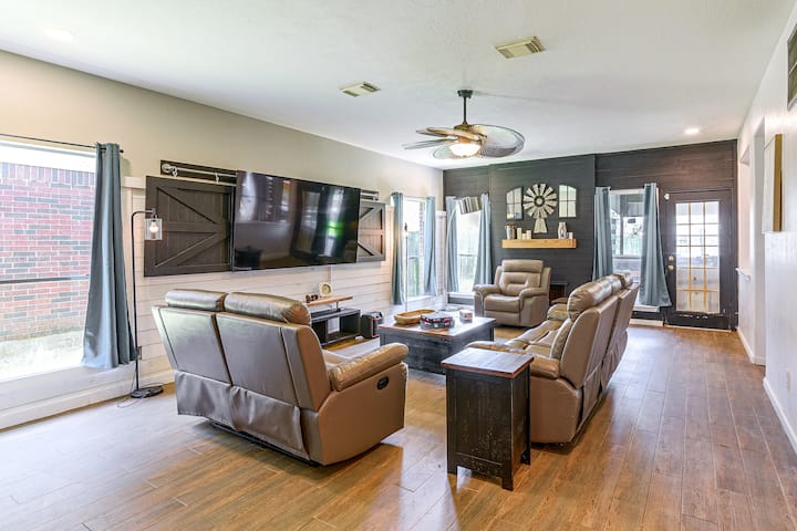 Games & Yard! Family Home Near Kemah Boardwalk - League City, TX