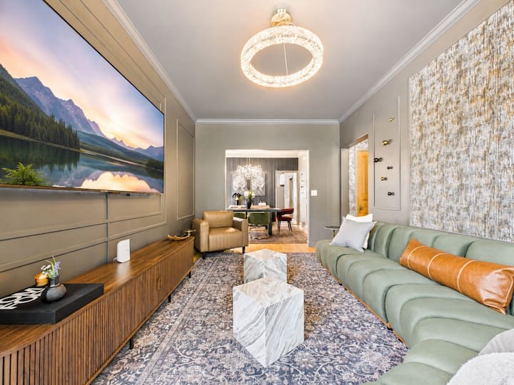 The Velvet Manor | 2br Boutique Stay - Chicago