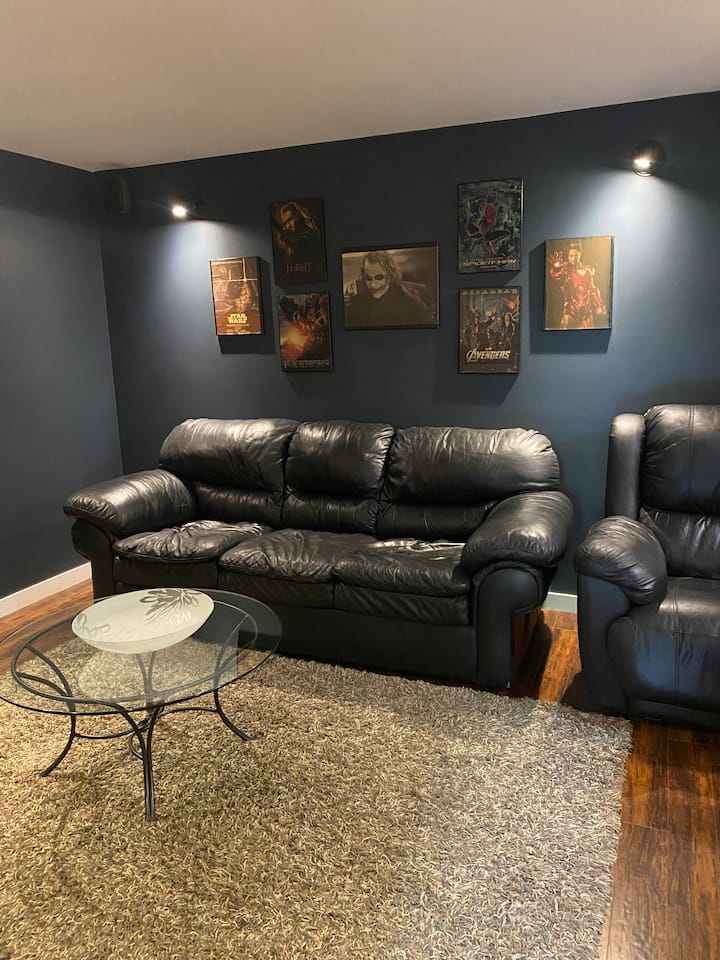 Stylish 1 Bedroom Suite, Your Home Away From Home - Abbotsford