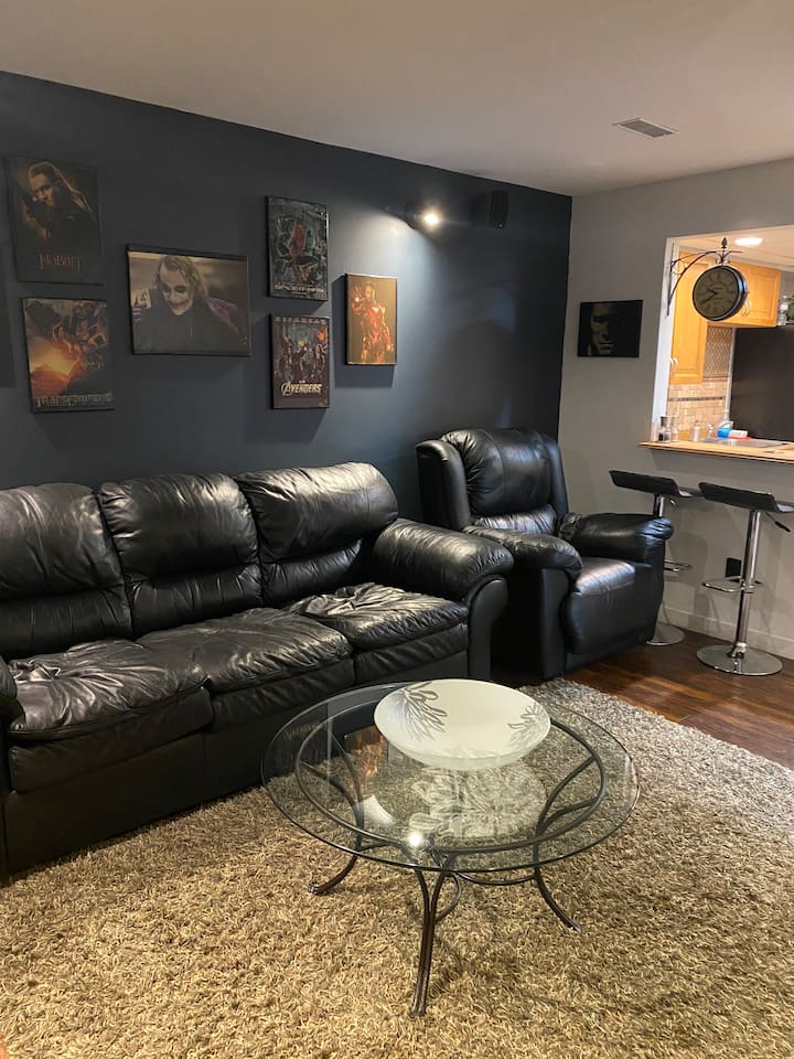 Stylish 1 Bedroom Suite, Your Home Away From Home - Abbotsford