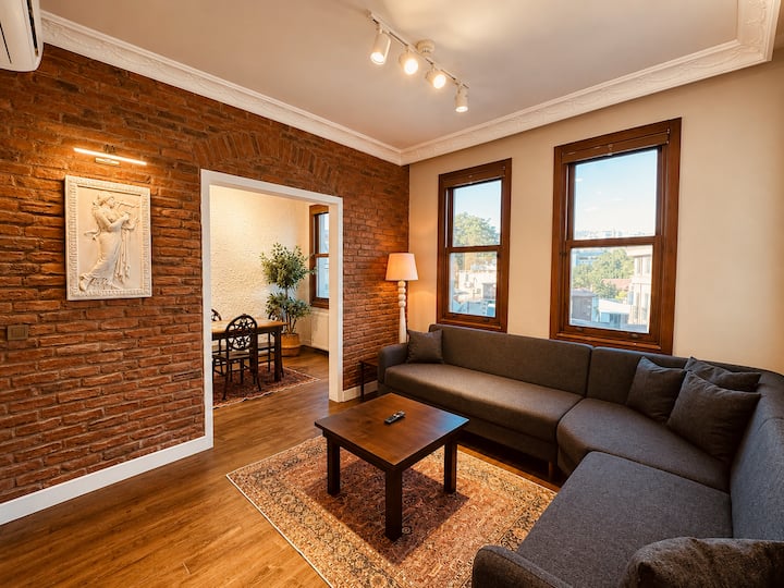Nu.6 Unique Galata Home | Historic Charm & Style - Karaköy