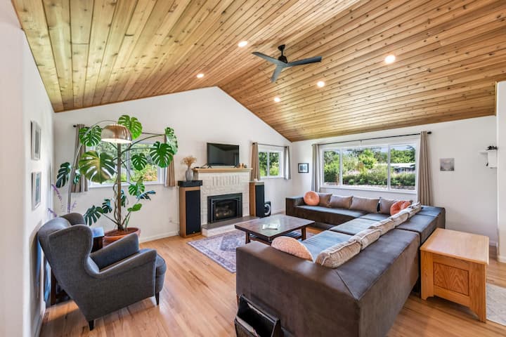 Cozy Modern Sebastopol Farmhouse - Sebastopol, CA