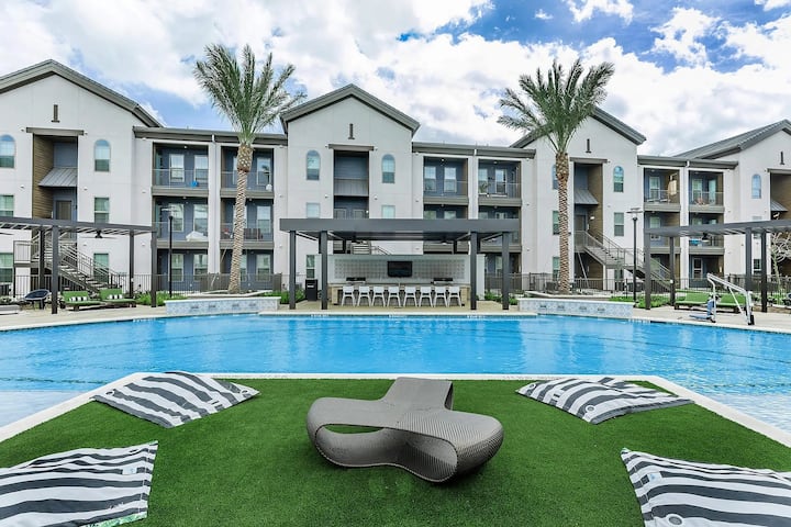 Luxury Apartment ~ Resort Pool & Gym - Spring, TX
