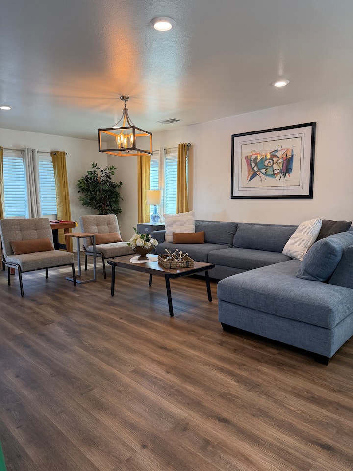Beautiful North Fontana Home Sleeps 10 - 方塔納