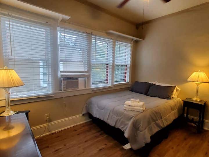 Cozy Private Room In Charming Home - Decatur, AL