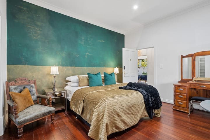 The Mooring Inn  Emerald King Room, Beaconsfield - Fremantle