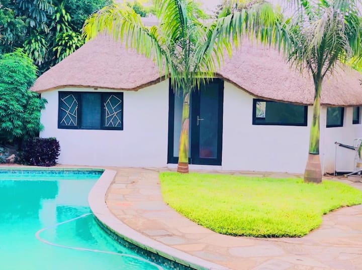 Bird Lovers. Garden Cottage - Amanzimtoti
