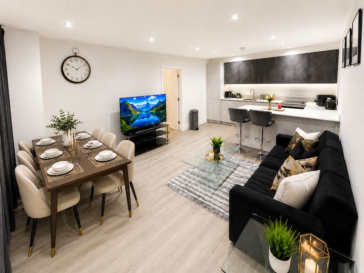 North West London 3-bed Flat, Sleeps 7 With Garden - Edgware