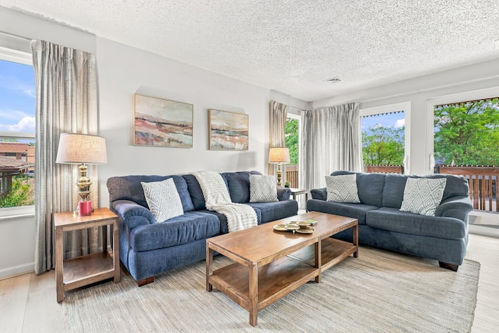 Bright & Spacious Condo | 2br/2ba + 2 Balconies - Boulder, CO