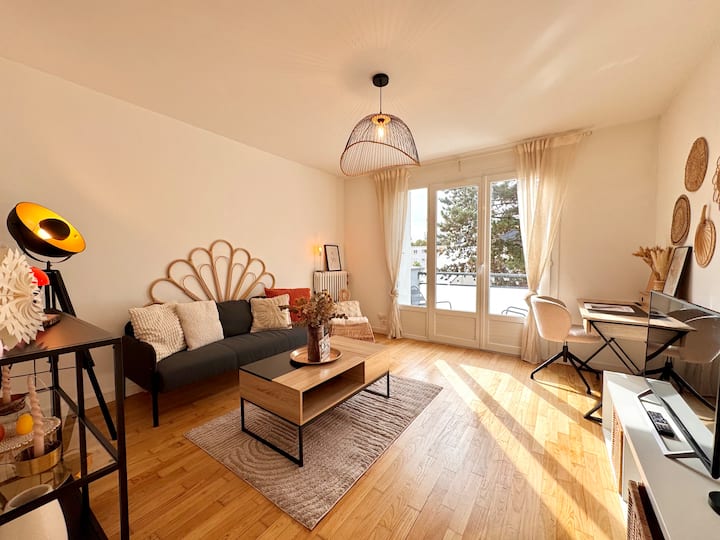 Chez Léon, Avec Balcon Et Parking, Rennes Centre - Saint-Jacques-de-la-Lande