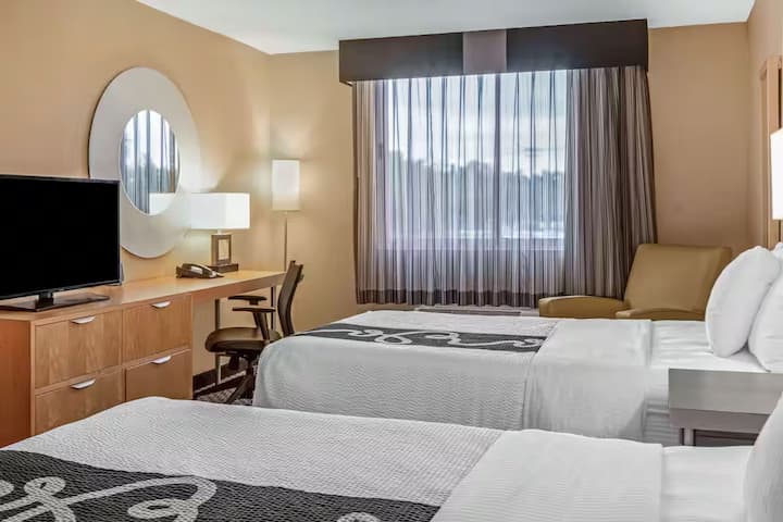 2 Double Deluxe Suite | La Quinta Naples Downtown - Naples, FL