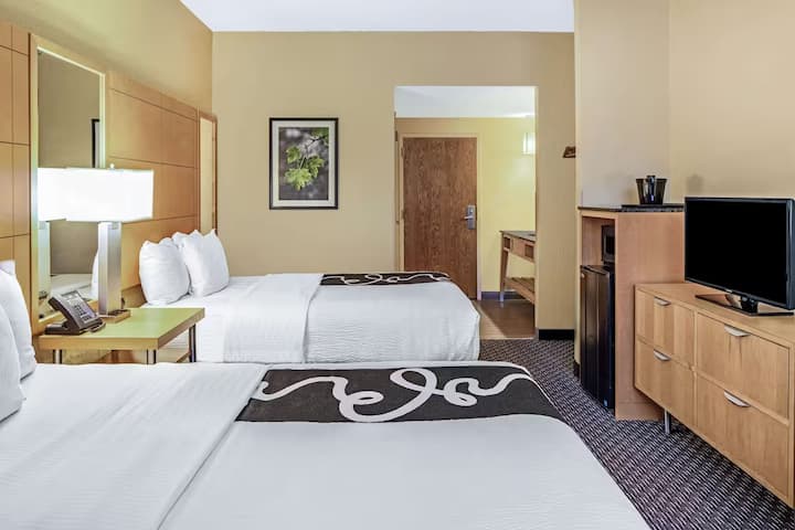 Laquinta Naples Downtown| Pet-friendly Fam Suite - Naples, FL