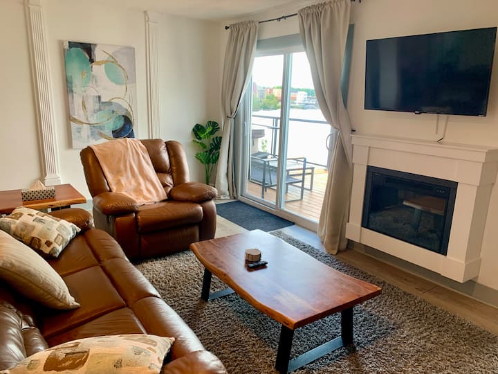 Hot Tub With A View | Waterfront Cottage - Greater Sudbury