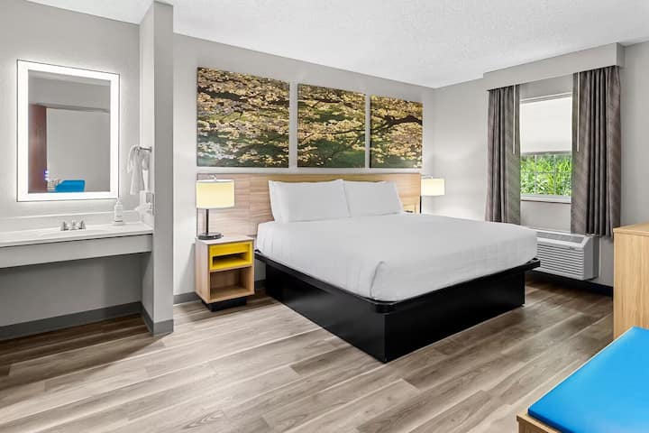 Days Inn Lisbon | King Suite | Kitchenette - 里斯本