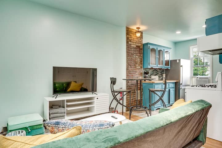 Walk To Hblr & Liberty State Park: Jersey City Apt - Jersey City, NJ