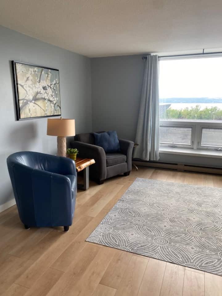 Comfortable & Spacious 1 Bedroom, Great View - Halifax