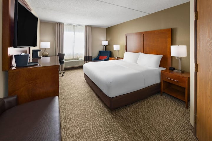 Wingate New Stanton | King | Free Parking - Mount Pleasant, PA