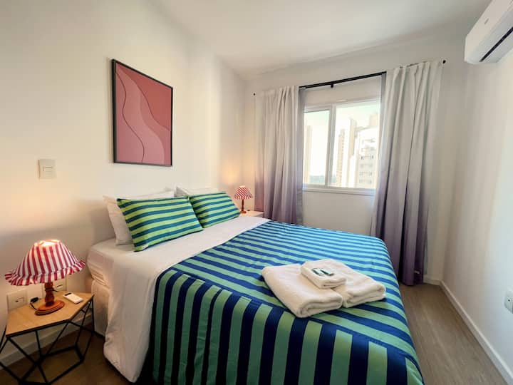 Memphis Design Apto Climatizado | Gleba Palhano - Londrina