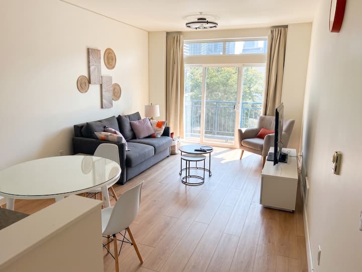 Central Condo In Vibrant Belltown - Seattle, WA