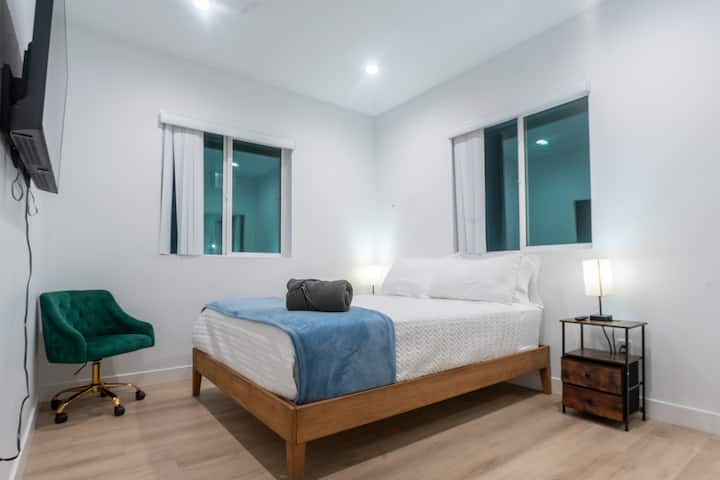 Modern 7br Home In La W/ Parking - Bellflower, CA