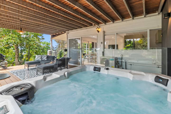 The Hideaway At Green Gables | Spa & Outdoor Fire - Tamborine Mountain