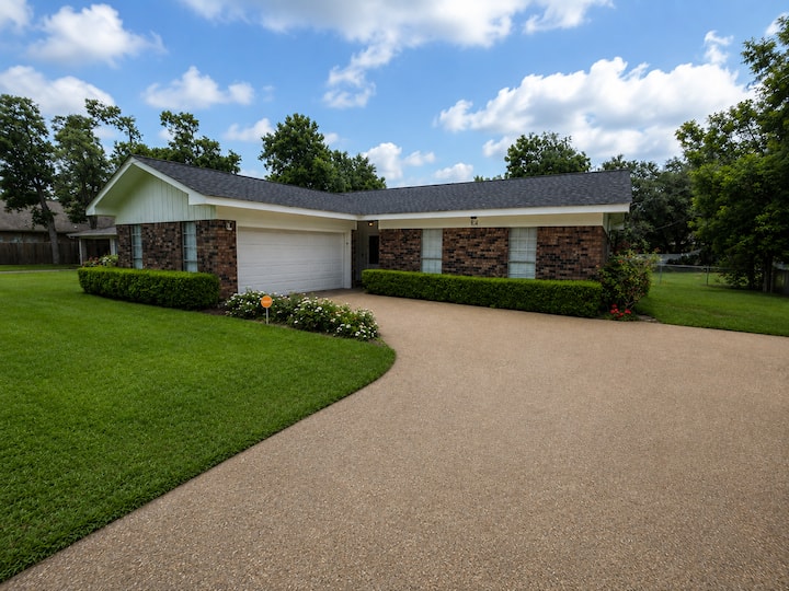 Audubon Oasis  Bright 3br 2ba Home W/ Patio, Yard - West Monroe, LA