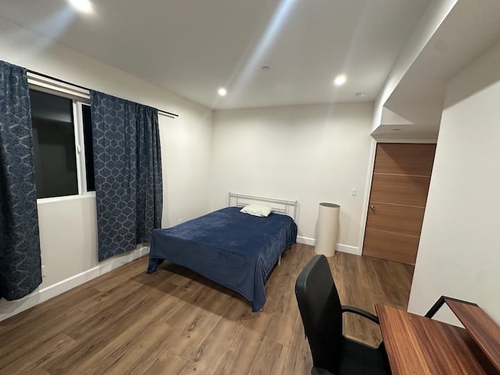 Mid-city Master Suite Bedroom Peaceful Stylish 1 - California