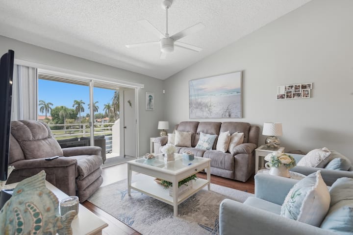Waterfront Views & Private Balcony | Pool & Spa - Saint Petersburg, FL