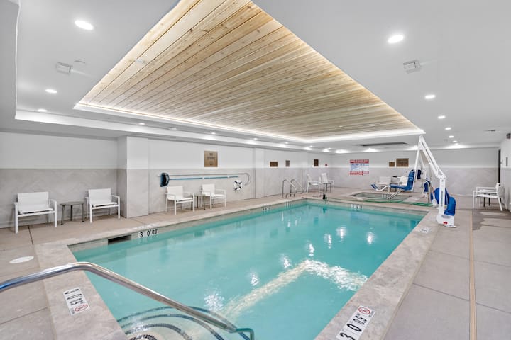 Close To Big Bear Village + Free Breakfast & Pool - Big Bear Lake, CA