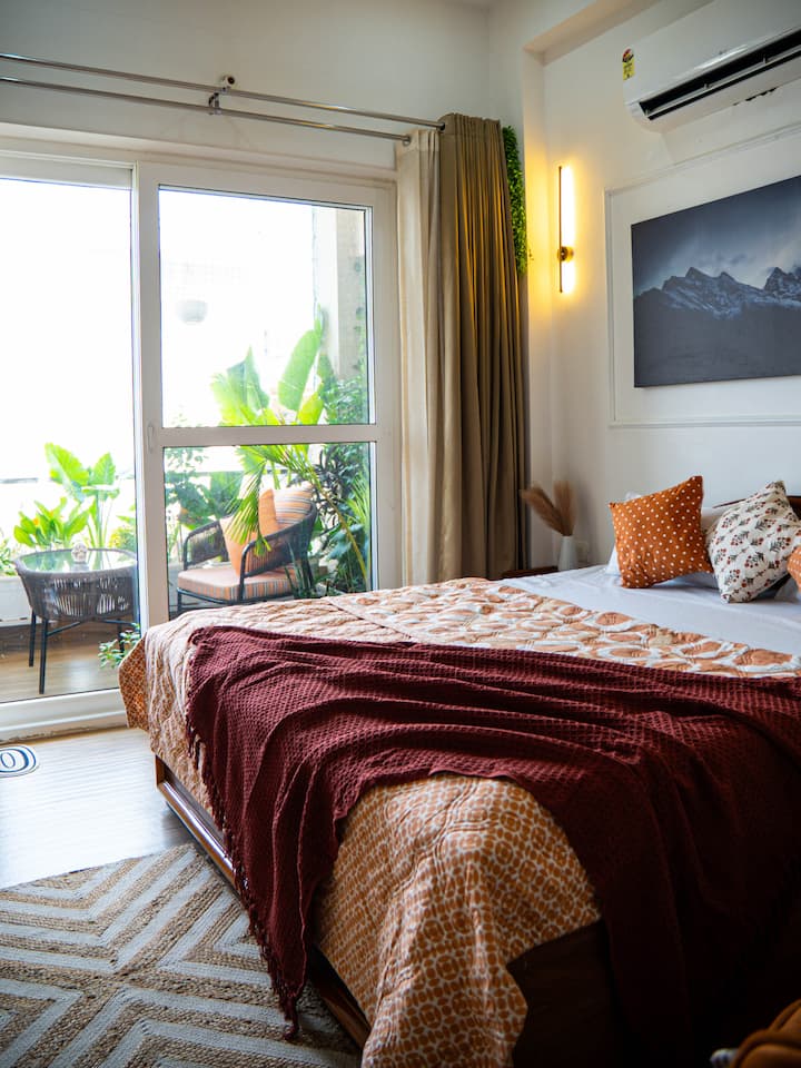 Aangan House | Self Check-in Green Balcony Suite - Alwar