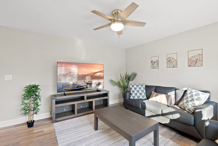 Renovated Downtown Durham 3 Bed 2 Bath House - Durham, NC