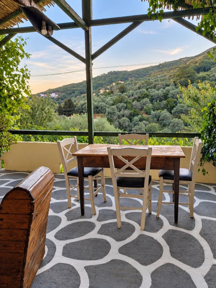 Maison Traditionnelle En Pierre Confortable Avec Vue. - Crète