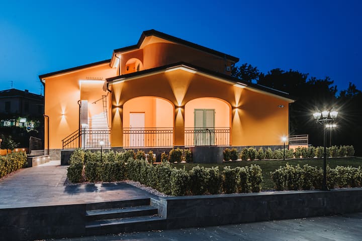 La Perla Gialla - Appartamenti In Villa - Avorio - - Sarzana
