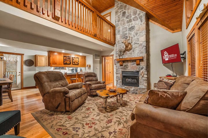 Private Lodge Near Silver Dollar City, Great Pools - Branson West, MO