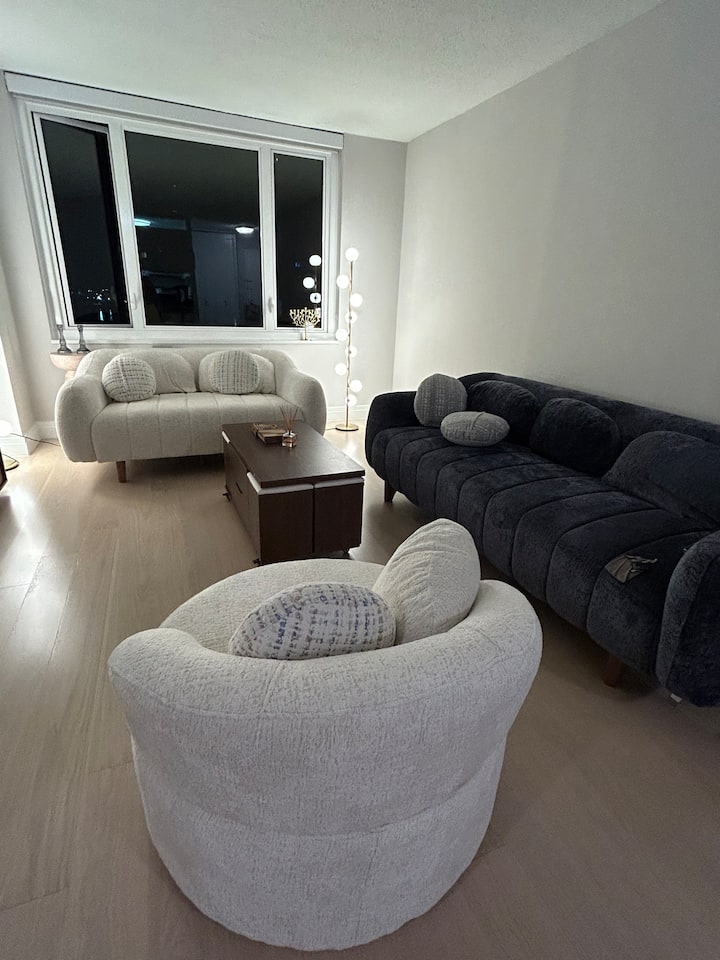 Renovated &Furnished Doorman Pool Gym View Omg - Queens, NY