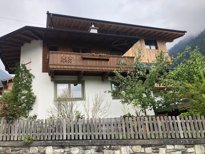 Apart Emma - Ferienwohnung Emma - Mayrhofen