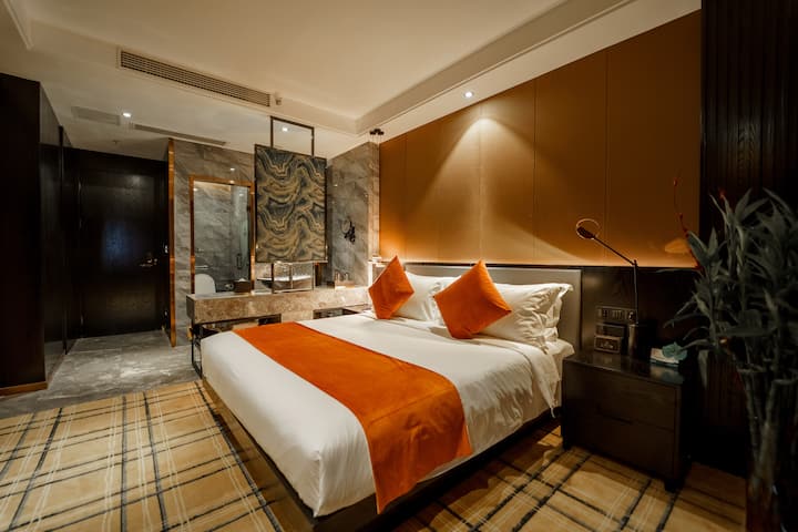 Superior King Room - Phnom Penh
