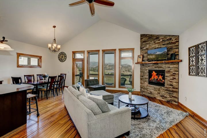 Luxury Overlook At Mary's Lake - Estes Park, CO