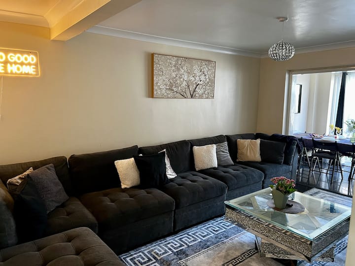 Modern Cozy Home, Near Lhr - Kingston upon Thames