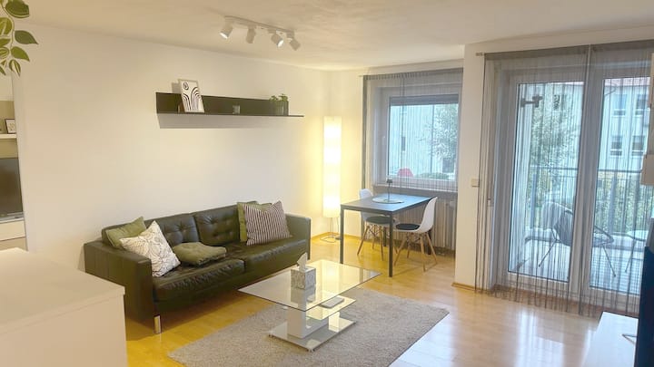 Ruhiges Apartment: Südbalkon, Grünblick, Garage - Böblingen