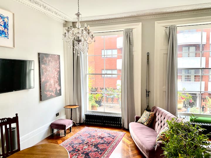 Stylish, High Ceilings, Perfect Location, Balcony. - Londres